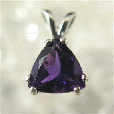 商品説明 商品名 アメジスト　トライアングル　ペンダントトップ　(ID:845689) サイズ(mm) 9 X 7(12) X 5 重量 0.7g 産地 ブラジル 金属部分の材質 SS(スターリング・シルバー) コメント ◆　本商品写真は現...