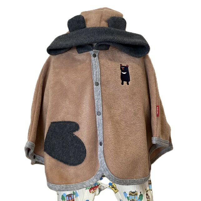 寒さからベビーを守るベビーマント。刺繍にポケットはミトン型、脱着が簡単なスナップボタン、かわいいくま耳のマント。シンプルで、おしゃれなデザインが人気 軽くて暖かなので、赤ちゃんにはぴったり。2歳まで長く使えるのも魅力です。ホックを留めるだけ...