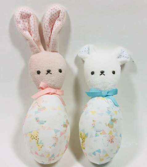 ■品質　表地　綿100％ 　　　　中綿：ポリエステル100％　 ■カラー　ピンク(うさぎ) ブルー(くま) ■サイズ　うさぎ　全長18.5cm 　　　　　くま　　全長14.5cm ■日本製 　 表示サイズ 参考年令 身長 体重 帽子（表示）...