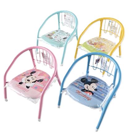 ≪キャラクター豆椅子≫ ディズニー/ピーナッツ　キャラクター・座ると音がピーと鳴るタイプ！ お食事、お絵かきなどさまざまなシーンで活躍します。 ※3脚までスタッキング可 ・サイズ　(約) 幅35×高さ36 cm ・材 質　スチール・PVC・...