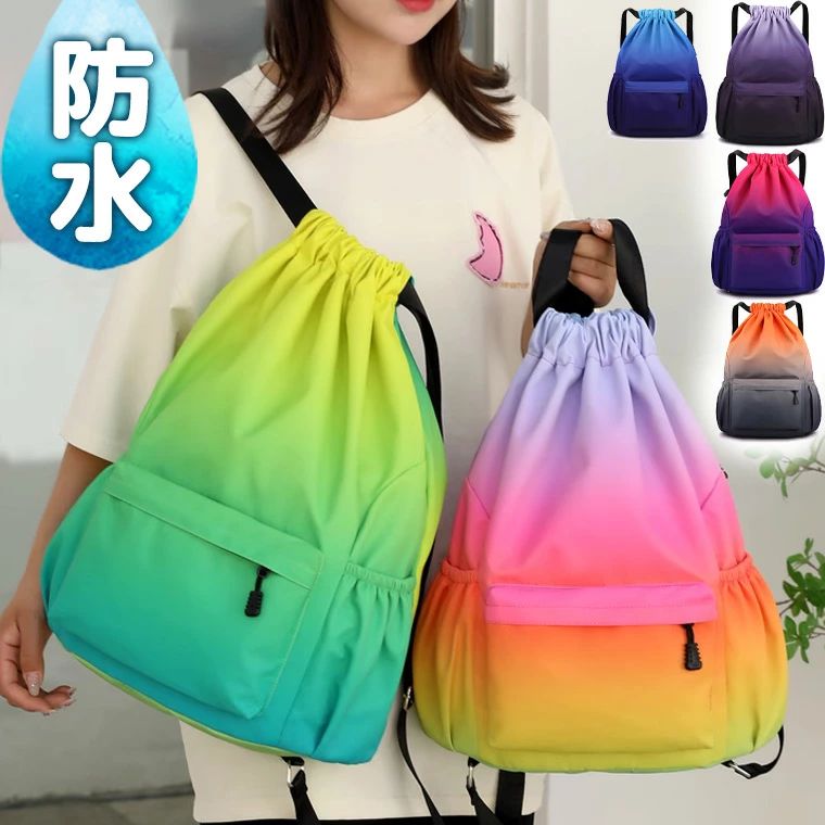 グラデーションがお洒落 防水バッグ プールバッグ 女の子 ナップサック キッズ おしゃれ 子供 ビーチバッグ プールバック スイムバッグ ナップザック 巾着■　商品説明映えるグラデーションで目を引くリュック。巾着袋のように紐をひっぱるだけで...