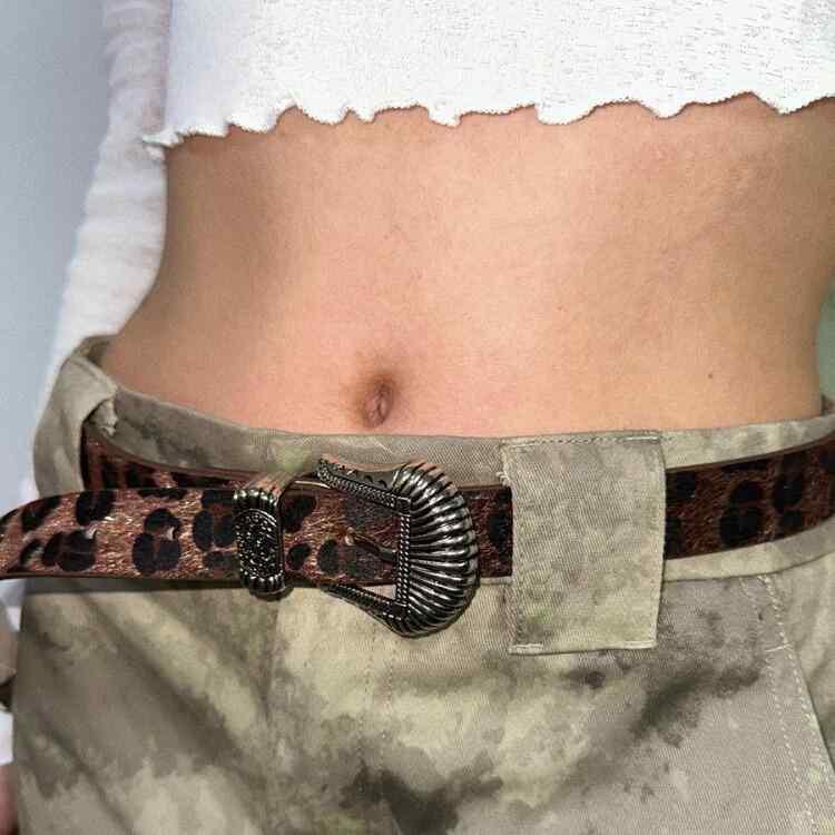 ・素材: PUレザー・ベルトバックル素材: 合金・留め具: ピンバックル・柄: 豹柄・カラー展開: ベージュ豹柄、コーヒー豹柄・幅: 約2〜4cm・スタイル: 個性的、ヒップホップ、ニッチ、インス風、ジェンダーレス・素材: PUレザー・ベル...