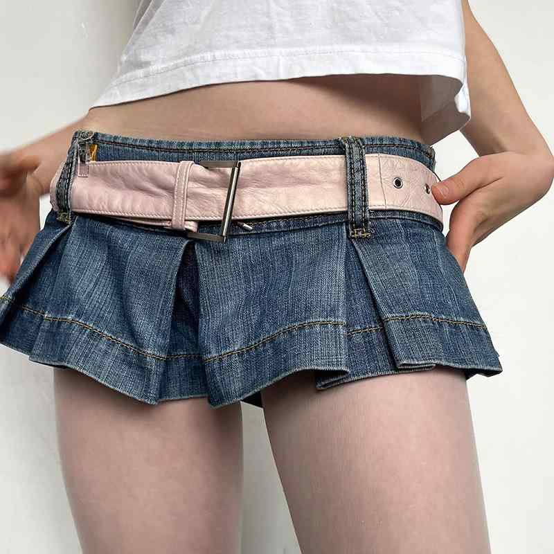 ・カテゴリ: キュロットパンツ・素材: デニム（綿70〜80%、ポリエステル20〜30%）・丈: ショート丈・ウエスト: ローウエスト・厚さ: 中厚・デザイン要素: ウォッシュ加工・カラー: ブルー・サイズ展開: S、M、L・スタイル: 欧...