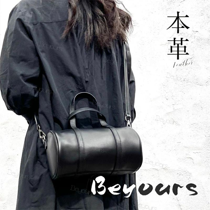 【素材】本牛革【カラー】1color【サイズ】横23×縦13cm※柔らかい天然皮革を使用している為、輸入時よりシワや詰め物の跡が見受けられる場合がございますが、使用するうちに目立たなくなります。また、コバや塗料のムラ・はみ出しが見受けられる...