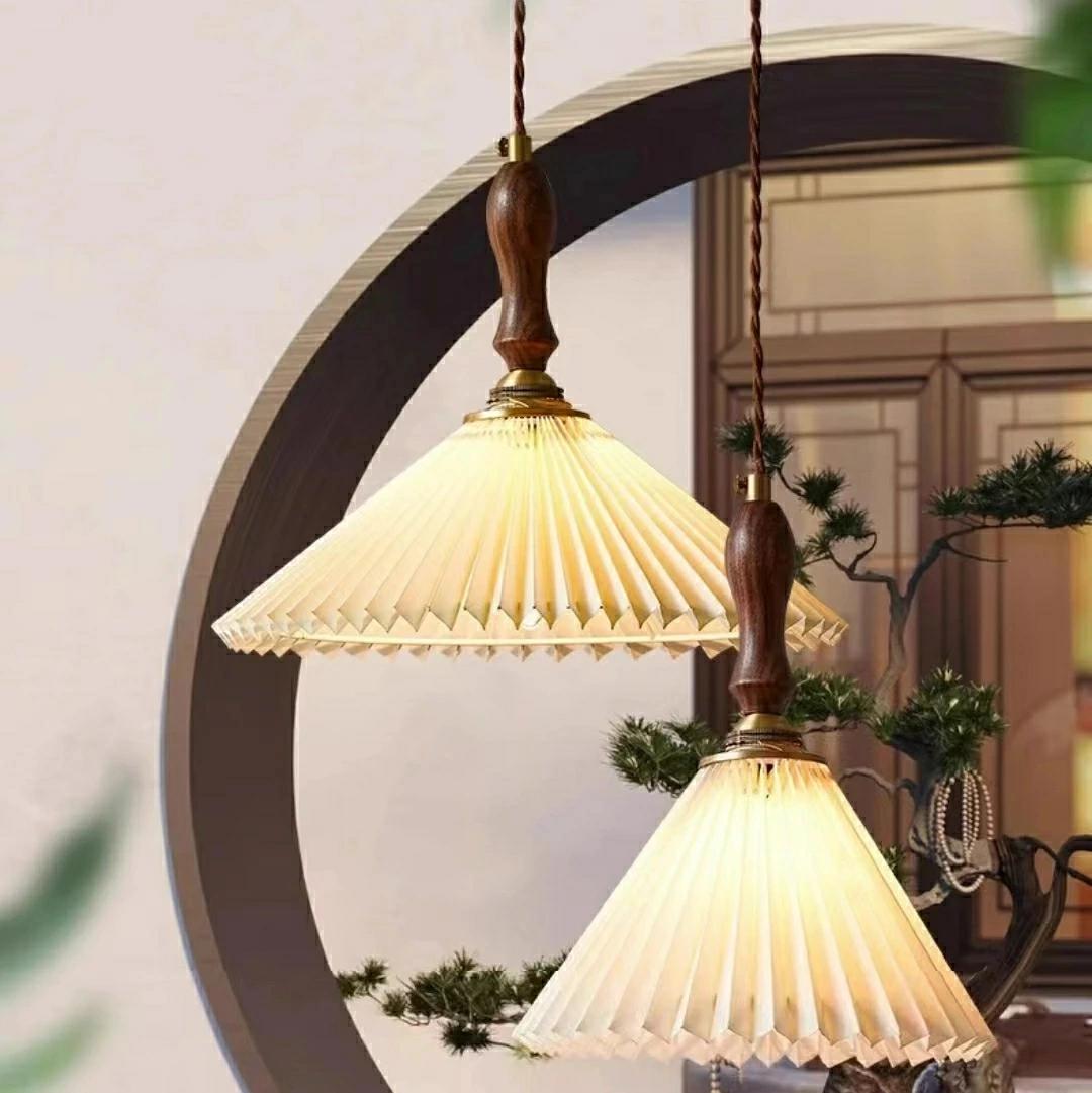 コードの長さ: 全長は80cmです。※コード長さ調節可能（コードリール付き）素材 :胡桃木織物使用電球: 口金E14LED電球対応 60Wまで対応（電球付属無し）別途ご用意下さいませ。取付方法 簡単取付：引掛シーリング適用畳数 3—6畳参考...