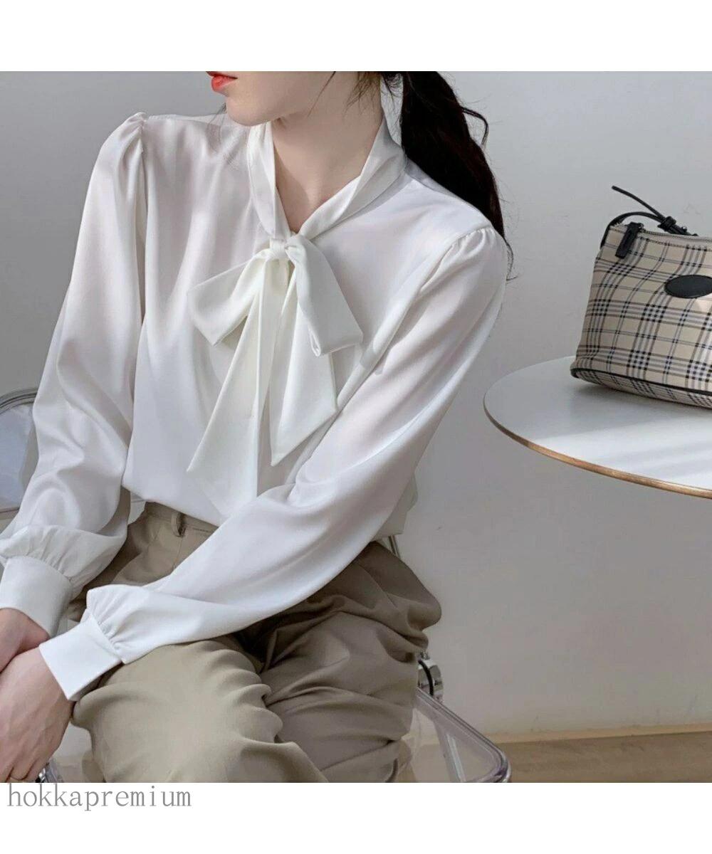 商品詳細 サイズ 身丈71cm　肩幅41cm　バスト106cm　袖丈61cm 原産国 中国 商品説明 程よいふんわりシルエットが女性らしいボウタイブラウス。 フロントのリボンデザインがアクセントになり、甘すぎず大人上品な印象を与えてくれます...