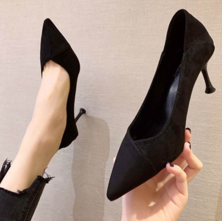 シンプルなヒール。マルチにはけるアイテム。色展開　アプリコット　カーキー　ブラックサイズ　33　34　35　36　37　38　39　40《商品について》※当ショップは海外からのノーブランド商品になります。海外製品のため日本商品に比べ品質が劣...