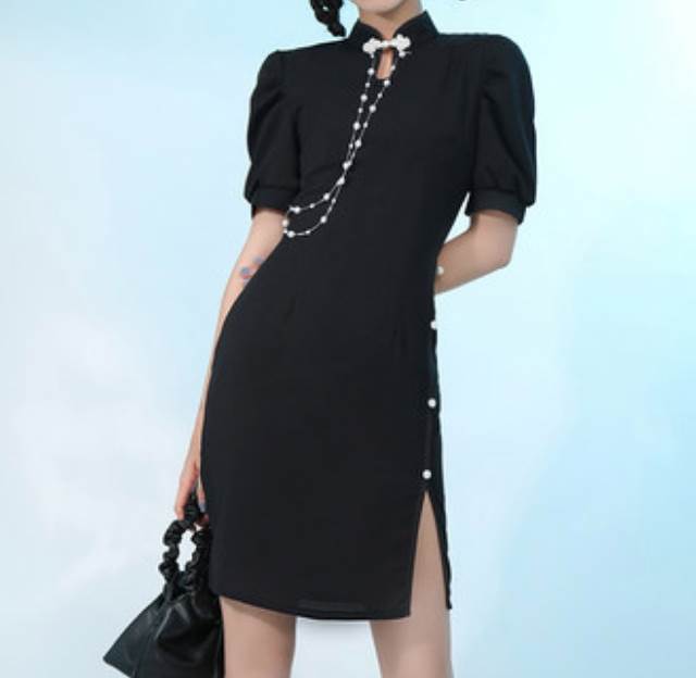 スリムなサイズ感のアイテム。スリットが特徴的。色展開　ブラックサイズ　S　M　L　XL《商品について》※当ショップは海外からのノーブランド商品になります。海外製品のため日本商品に比べ品質が劣る場合がございます。糸のほつれ、多少の汚れやシミ、...