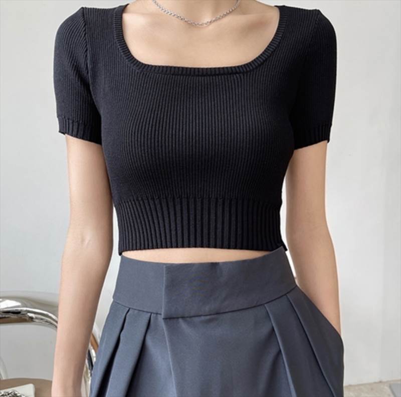 ショート丈トップス。スリムなサイズ感。色展開 ブラックサイズ Fサイズ(cm)F /着丈 38 /バスト 65 /肩幅 29《商品について》※当ショップは海外からのノーブランド商品になります。海外製品のため日本商品に比べ品質が劣る場合がござ...