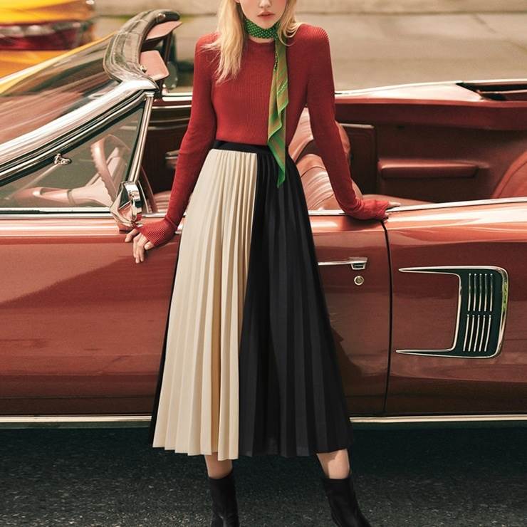 ロングスカートです。ひらひらした生地がかわいらしいです。無地なのでオフィスカジュアルの洋服として使えると思います。【カラー】ベージュ、ブルー【サイズ】ワンサイズ丈：75cm　ウエスト：60-85cm※1-3cmほどの誤差がある場合がございま...