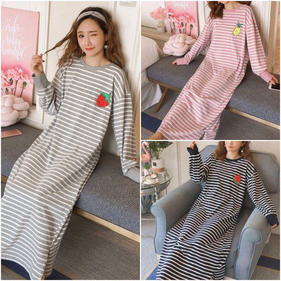 商品説明ゆったりとした大きめワンピースナイトウェアです。ボーダーのデザインと目を惹く胸元のフルーツモチーフが可愛らしい1着♪スリッドがあるのでとても動きやすいです！カラーブラックグレーピンクサイズM.L.XL.2XLMスカート丈：105cm...