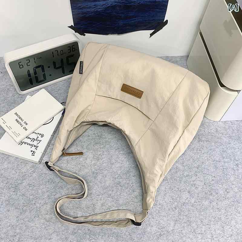 ・カラー: ホワイト、ブラウン、カーキ、グリーン、ブラック・スタイル: ストリート・素材: ナイロン・バッグのタイプ: ショルダーバッグ・バッグのサイズ: M・デザイン: ステッチ・裏地: ポリエステル・バッグの形状: 横型・開閉方法: フ...