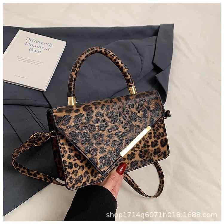 ・スタイル: 都市シンプル ・素材: PU ・バッグのスタイル: ミニバッグ ・バッグのサイズ: 中 ・流行の要素: ステッチ、レオパード柄 ・裏地の素材: ポリエステル綿 ・バッグの形状: 横型 ・開閉方法: ジッパー ・バッグの内部構造...