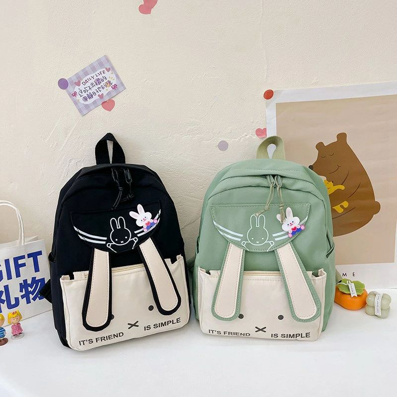 商品情報 商品名 リュック 仕様 ■サイズ：24*31*10cm ■重量：約0.2kg おすすめポイント ■遠足や旅行、プールやお泊まり保育など、様々なシーンで活躍すること間違いなし。撥水機能を備えているため、水辺のアクティビティや急な雨で...