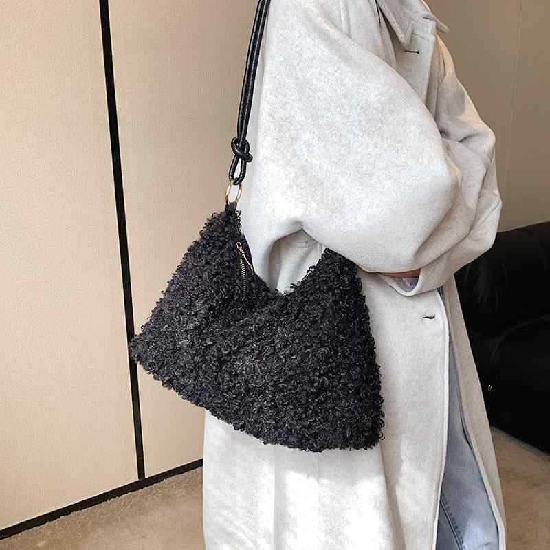 ・カラー: ブラック, 米白色, コーヒー色, カーキ色・スタイル: 都市シンプル・素材: 毛?・バッグのスタイル: 水桶包・バッグのサイズ: 中・流行の要素: 毛?・裏地の材質: ポリエステル・バッグの形状: 横型・開閉方式: ファスナー...