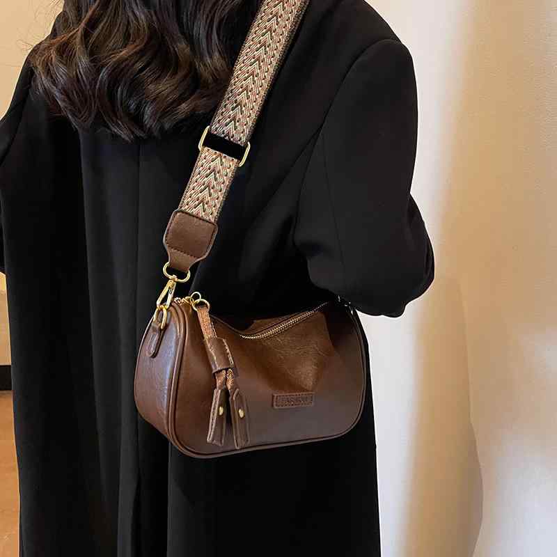 ・スタイル: ストリートファッション・素材: PU・バッグのスタイル: ボストンバッグ・バッグのサイズ: スモール・流行の要素: ステッチ・裏地の素材: ポリエステル・バッグの形状: 横型・開閉方法: ファスナー・バッグの内部構造: 携帯電...