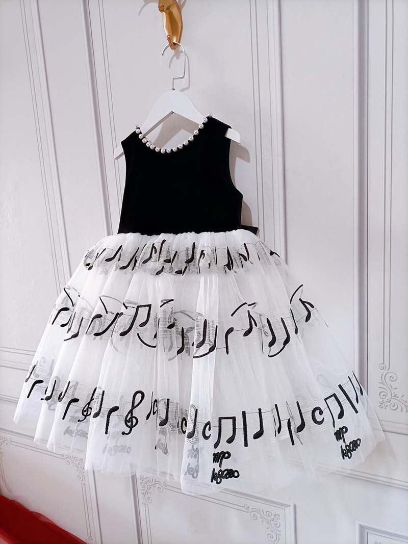 【素材】■ボリエステル/綿 【サイズ】■80cm~160cmサイズ 【80cm】胸囲：52cm ウエスト：50cm 総丈：57cm 目安体重：10~12.5kg 身長：70~80cm 【90cm】胸囲：54cm ウエスト：52cm 総丈：6...