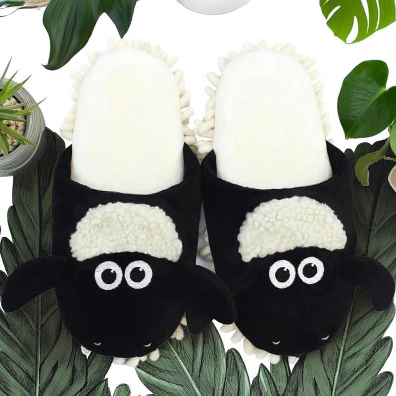 「ひつじのショーン マイクロファイバースリッパ」は、かわいいデザインと実用性を兼ね備えたアイテムです。足元を温かく包み込むだけでなく、底面がモップになっているので、歩くだけでお部屋の掃除ができちゃいます！ふわふわのマイクロファイバー素材で、...