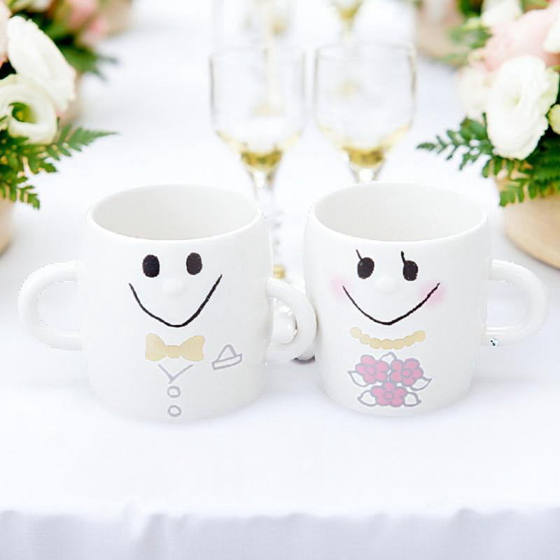 「ウェディングマグ 洋装 なかよしペアシリーズ」は、結婚のお祝いにぴったりのペアマグカップです。新郎新婦をイメージしたデザインで、並べて使うとやさしい雰囲気が広がります。見た目はかわいく、普段使いしやすいのもポイント。いつものティータイムが...