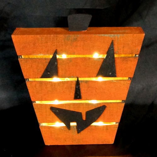 商品名 LEDウッドパンプキン（S）A 品番 HW-1591A 商品説明 スイッチを入れると木製パンプキンの中のLEDライトが光ります。オールドカントリー風なデコレーションは、落ち着いたハロウィンの雰囲気を演出します。 サイズ H18×W1...