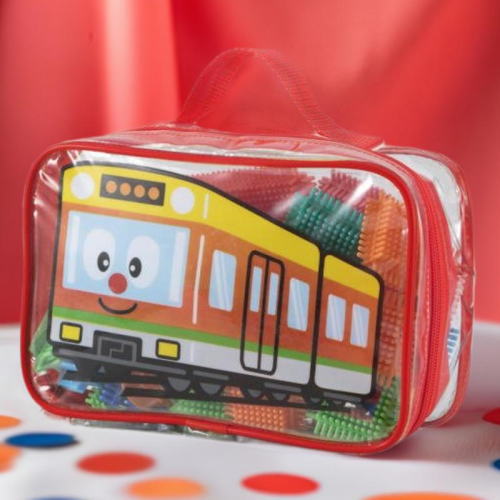商品名 ペタペタブロックビニールバッグ入S（電車） 品番 MA-50281DE 商品説明 ペタペタブロックは、楽しく遊びながらお子さまの創造力を育む知育玩具です♪ ◎小さなお子さまが安心して遊べる大きめサイズ！ なんでも口に運びやすいお子さ...