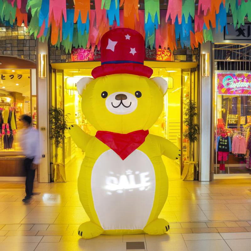 商品名 エアーディスコライト セールスベア 商品説明 エアーディスコライト セールスベアは、イベントや店舗の目玉として大活躍するアイテムです。かわいいクマのデザインが、通行人の目を引きつけます。内蔵されたディスコライトが、夜間でも明るく輝き...