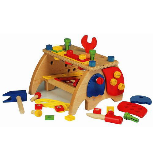 ねじって、たたいて、はめこんで。こどもの興味が ギュッとつまった木製ツールセットです。 ●サイズ/H18.5×W29×D25（cm） ●材質/木製 ●重量/1.8kg ●対象年齢/3歳以上 ●発売元/友愛玩具