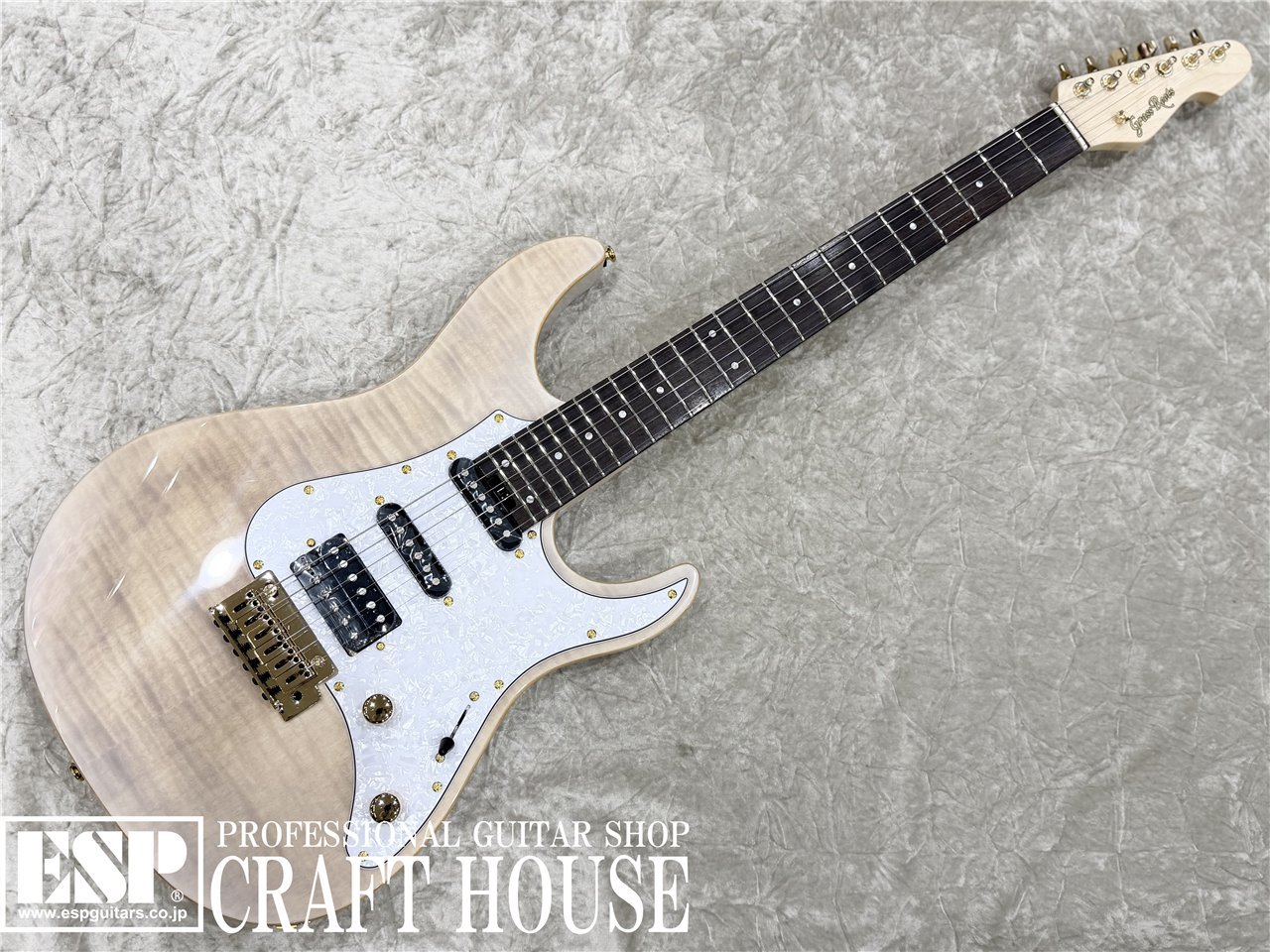 GrassRoots G-SNAPPER-CTMが装いも新たに再登場です。 トップは美麗なフレイムメイプルに変更しました。従来より好評を博しているシースルーレッド、シースルーブラックに加え、ニューカラーとして爽快なシースルーブルーサンバース...