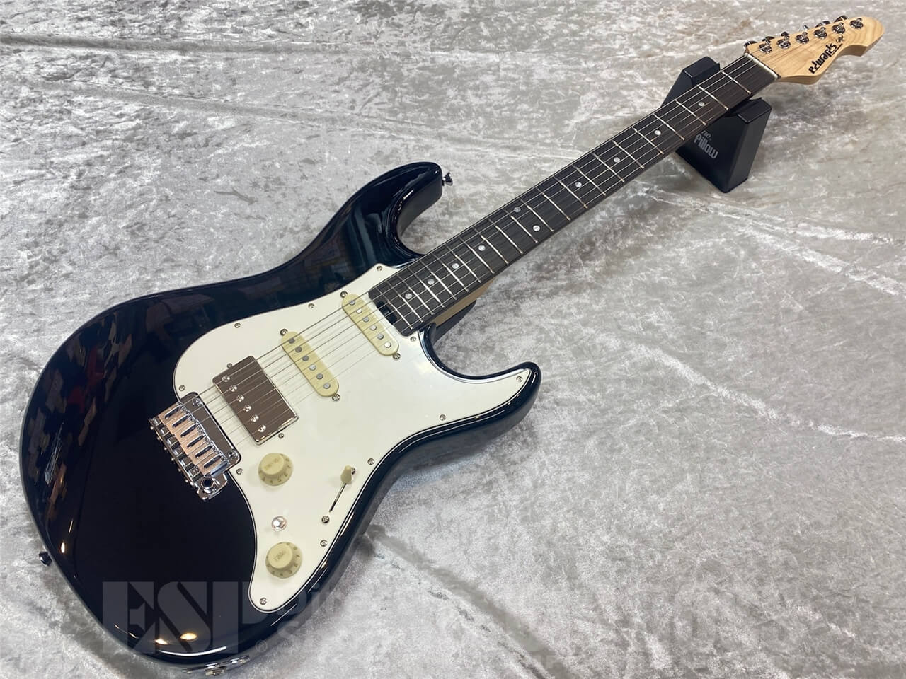 ■商品説明 ESPブランドの最新仕様アップデートを受け、EDWARDSの人気モデル E-SNAPPER も同仕様に準じたリニューアルを施し、改めてラインナップへ加わりました。 従来同様、E-SNAPPERはボディ材と指板材の組み合わせによる...