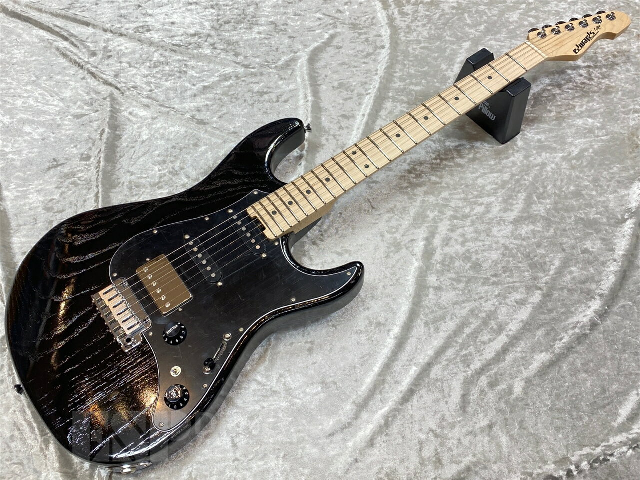 ■商品説明 ESPブランドの最新仕様アップデートを受け、EDWARDSの人気モデル E-SNAPPER も同仕様に準じたリニューアルを施し、改めてラインナップへ加わりました。 従来同様、E-SNAPPERはボディ材と指板材の組み合わせによる...