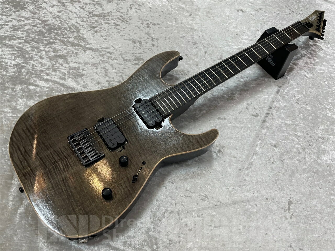 1980年代後半に誕生したMIRAGEの系統に連なるM-IIは、ESPの代表する機種の一つであり多くのギタリストに愛用され、今なお根強い人気を持っています。EDWARDS E-M-II CTMはこのM-IIを基にして、現代的なスペックを落と...