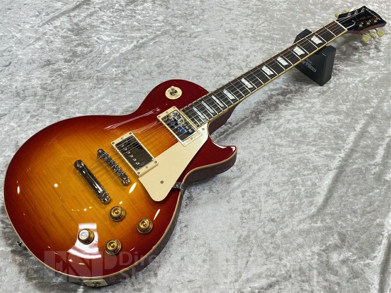 楽器の持つ本来のサウンドを忠実に引き出す、そんな思いから開発されたピックアップ EDWARDS Legacy Pickup搭載! LPタイプならではのコシのあるサウンドからどこか懐かしさを感じる往年のサウンドまでカバー! 気持ちの良いリフを...