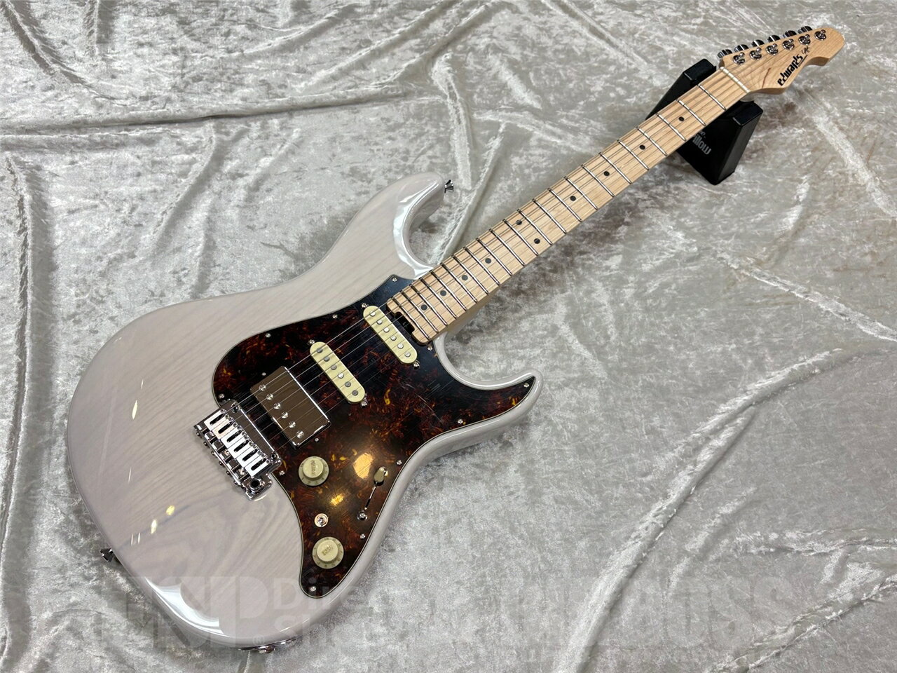 ESPブランドの最新仕様アップデートを受け、EDWARDSの人気モデル E-SNAPPER も同仕様に準じたリニューアルを施し、改めてラインナップへ加わりました。 従来同様、E-SNAPPERはボディ材と指板材の組み合わせによる2モデルを展...