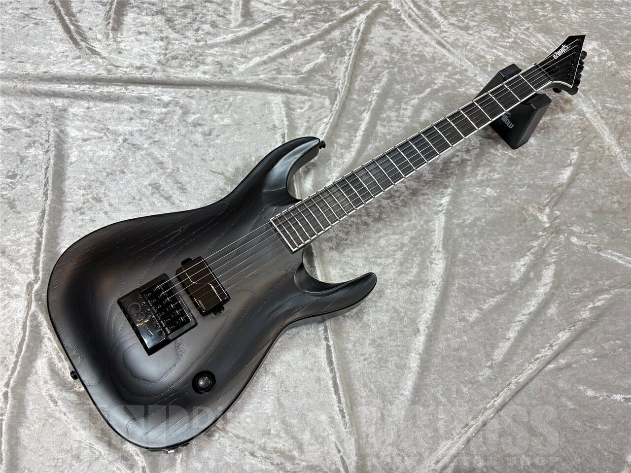 ■ 商品説明 EDWARDS E-HORIZON-ET/Baritoneは、EVERTUNEブリッジとFISHMAN Fluence Modernピックアップを搭載したバリトーンスケールのエレキギターです。スルーネック構造により、プレイアビ...