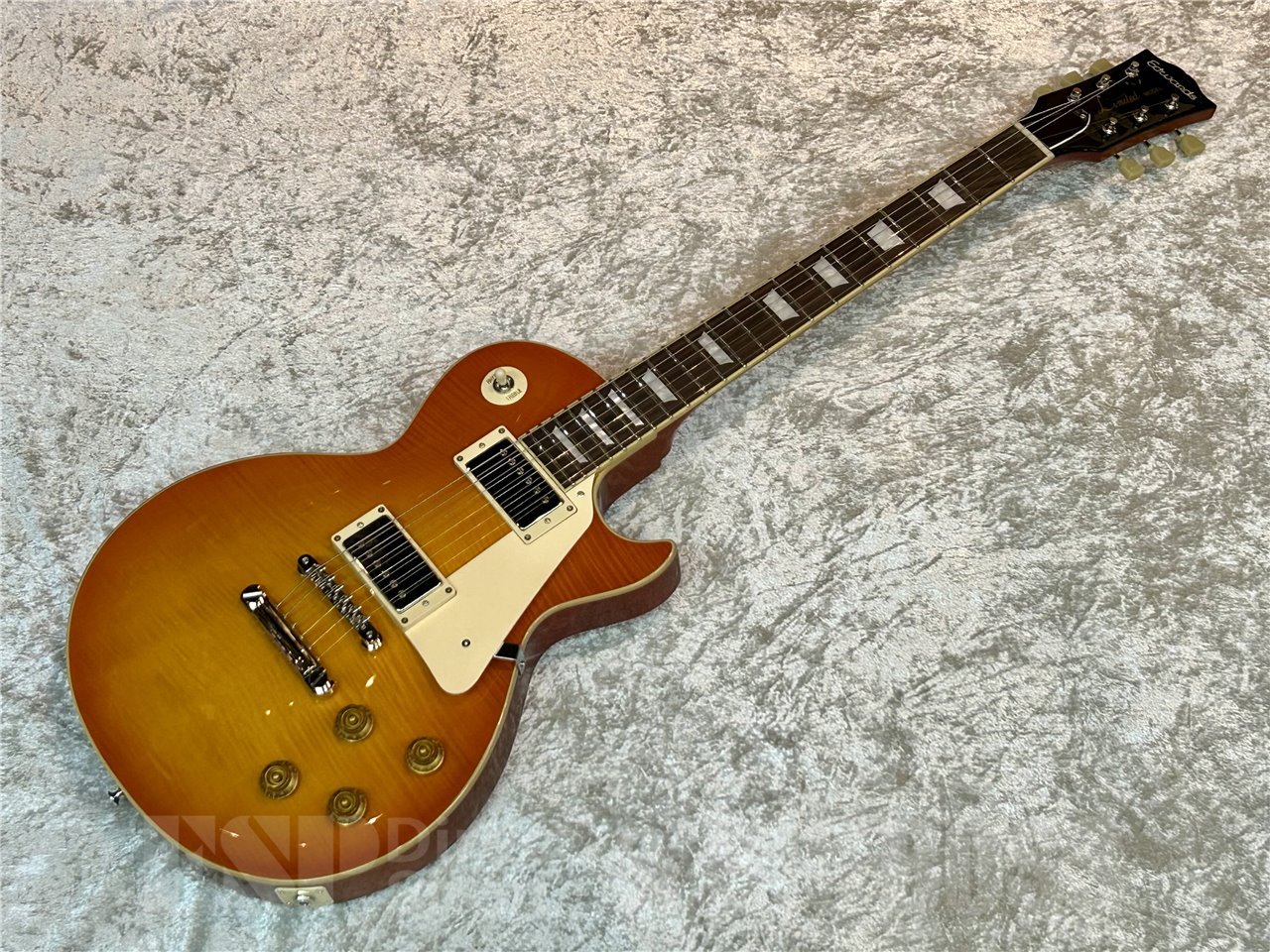 楽器の持つ本来のサウンドを忠実に引き出す、そんな思いから開発されたピックアップ EDWARDS Legacy Pickup搭載! LPタイプならではのコシのあるサウンドからどこか懐かしさを感じる往年のサウンドまでカバー! 気持ちの良いリフを...