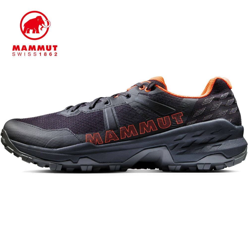 アクティブなライフスタイルを応援する軽くて耐久性の高い多機能シューズ。丈夫なEVAミッドソールを組み合わせた厚めのソールが衝撃を効果的に吸収します。MAMMUT Swiss Designラバーブレンドが確実なグリップを提供。スタイリッシュで...