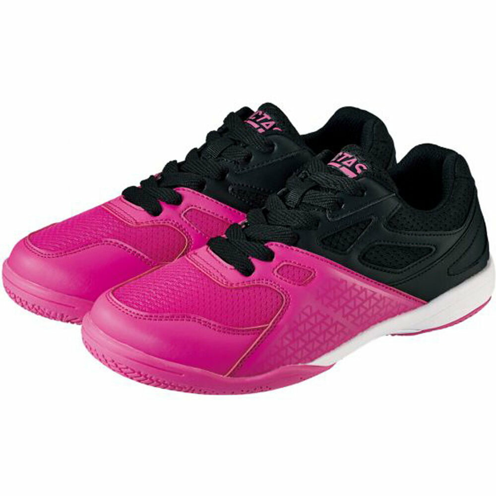 グリップ力と耐久性に優れた卓球シューズです。アッパーはホールド感のある安定した設計。VICTASのアイコニックなデザインをVICTAS PLAYのポップなカラー使いで表現した「BK×WH」、「BK×HP」、「WH×TQ」の3色展開。どんなウ...