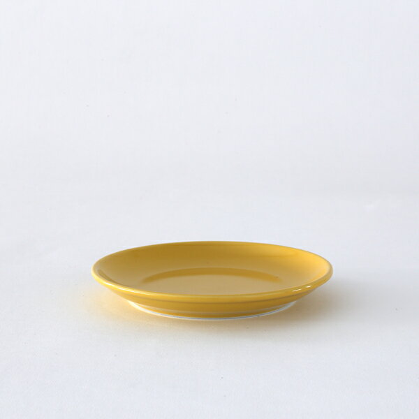 Plate φ150mm (Yellow) brand : common（コモン） Designer : 角田陽太 ■サイズ：W150×D150×H18mm ■材質：磁器 ■生産地：長崎県波佐見町 テーブルウェア「common」は、幅広い食...