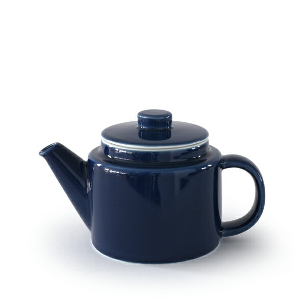 common ポット　500ml （ネイビー） brand : common（コモン） Designer : 角田陽太 ■サイズ：W185×D100×H105mm ■容量：約500ml ■材質：素材：磁器　茶漉し：ステンレス製 ■生産地：長...