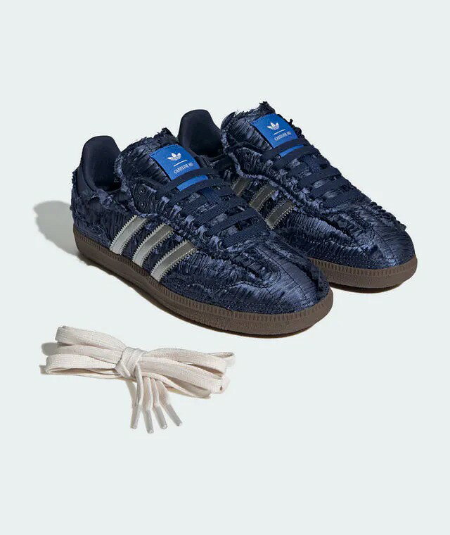 中国出身のデザイナーCaroline Hu（キャロライン・ヒュー）とadidas Originalsによるコラボレーションモデルです。名作「Samba OG」をベースに、ブランドを象徴するフェミニンな美しさを取り入れた特別な一足です。 アッ...