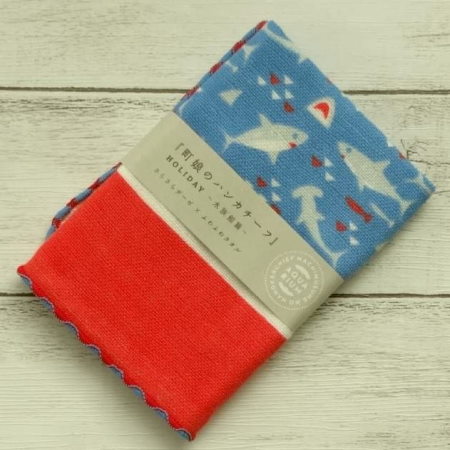 注意 商品画像は実際のものと多少色味が異なる場合があります。 予めご了承くださいませ。 素材 　綿100%　　表：ガーゼ　+　裏：タオル サイズ 　 　約25cm×25cm 製造元 　　宮本株式会社　　 　 　　町娘はんかち　HOLIDAY...