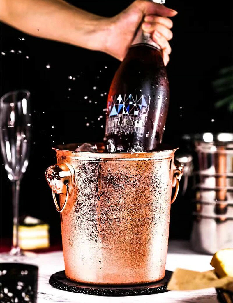 商品:アイスバケット 3L 5L 7L ワインクーラー シャンパン アイスペール ステンレス鋼 氷バケツ ワイン 酒 クーラー 鏡面研磨加工 滑り止め お手入れ簡単 保冷用 プロ仕様 業務用 大型 アイスペール シャンパンクーラー 保冷容器...