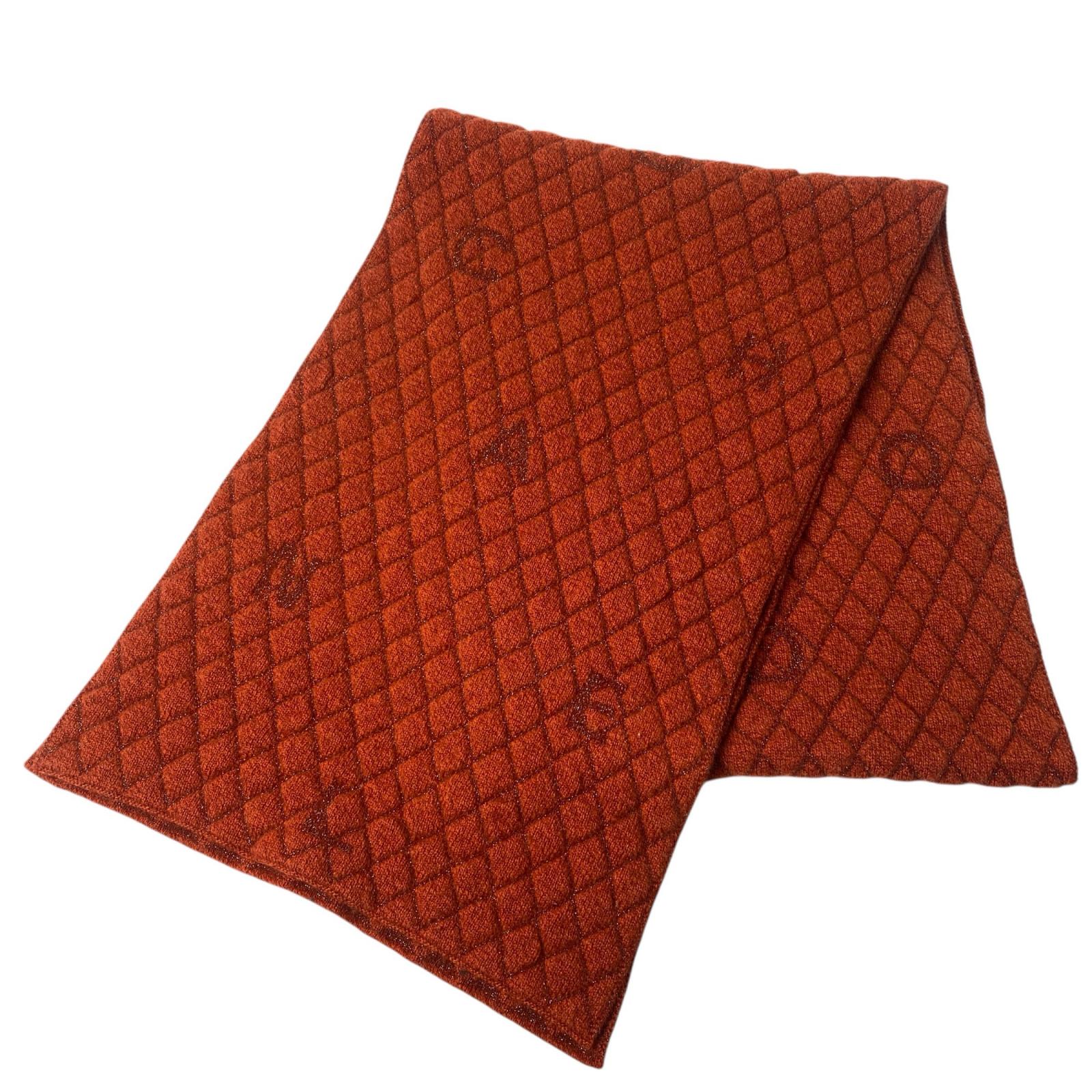 管理番号021026-369 ブランドCHANEL/シャネル アイテムマフラー 対象レディース カラー オレンジ 素材カシミヤ/ビスコース、ポリミアド、メタライズドファイバー、エラスタン サイズ 全長：約160cm幅：400mm 付属品 な...