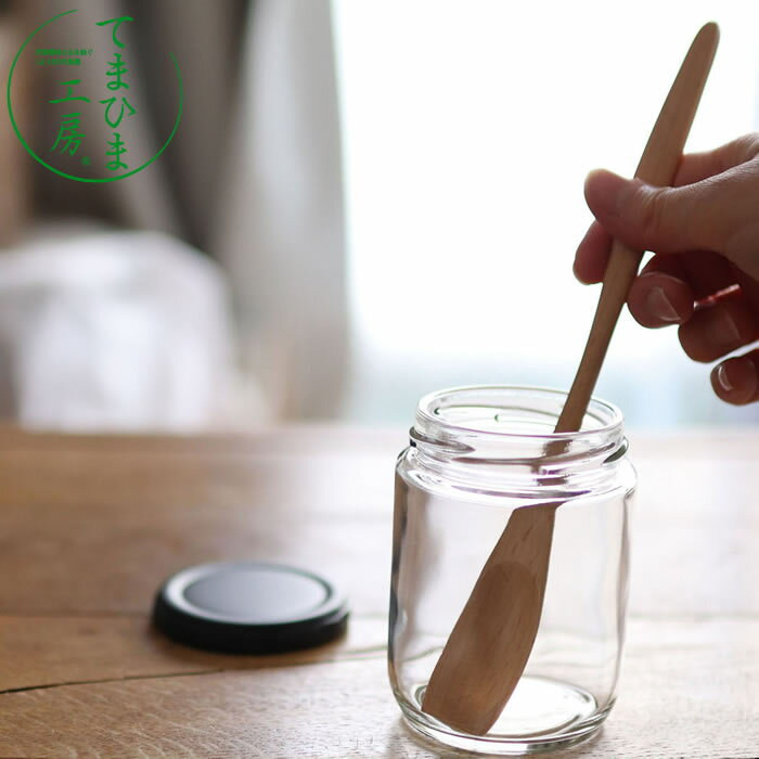 商品名てまひま工房 マルチはちみつスプーン 商品説明はちみつをすくってそのままデザートスプーンに！先が平らで器にふれる面積が広くすくいやすい！ すべての年齢の方にストレスなくお使いいただけます。 サイズ約2.3×L23.5cm 重さ約13g...