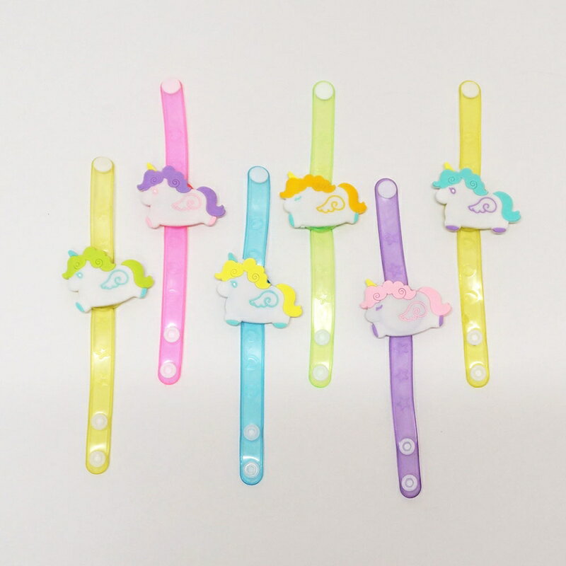 光るゆめかわユニコーンブレスレット　22個+予備2個 【商品番号】No.25801 【商品説明】光って目立つのでお祭りやイベントで大活躍！ゆめかわなユニコーンがブレスレット！ボタンを押すと3パターンにピカピカ光るよ♪※ブレスレットのベルトサ...