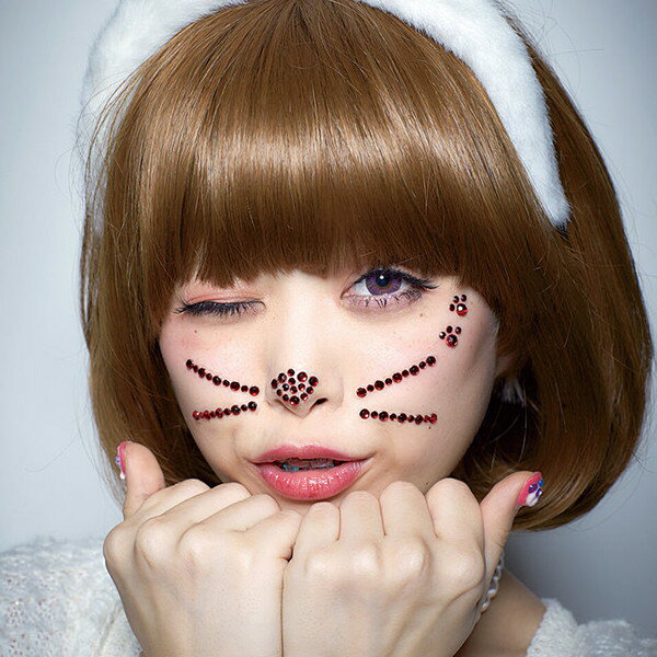ハロウィングッズ　デコラインストーン　ラビット 【商品番号】 No.29772 【商品説明】ラインストーンを沢山使ったキラキラ感。顔に貼るのは勿論、手に貼っても、足に貼っても、コスチュームに貼ってもOK。使い終わったら手帳などに貼ってデコっ...