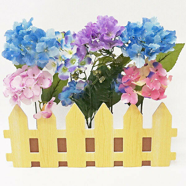 あじさい　垣根アレンジ 【商品番号】No.7612 【商品説明】雨の季節を華やかに彩るデコレーション！季節の花で気持ち良い空間の演出に！ 【大きさ】 H36×W37×D15cm 【素材】ポリエステル・ポリスチレン