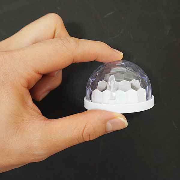 工作用ランプ　クリスタルドームランプ 【商品番号】No.4573　1個No.4574　10個 【商品内容】LEDライトがぴかぴかと光ります。光が当たるところは破門状に広がってきれいです！ 【大きさ】約直径5.5（x高さ3.5cm 【備考】ボ...