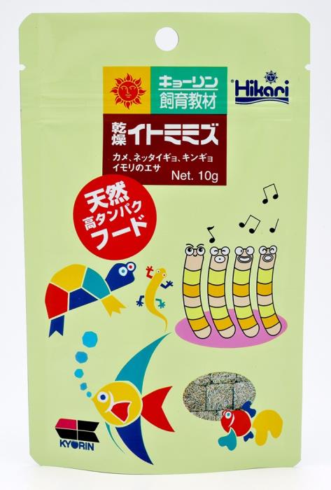 【商品説明】生きた糸ミミズの風味を生かしたフリーズドライ加工、新鮮で栄養たっぷりの高タンパク天然飼料です。　副食に最適！嗜好性の高い天然高たん白飼料【原材料】イトミミズ