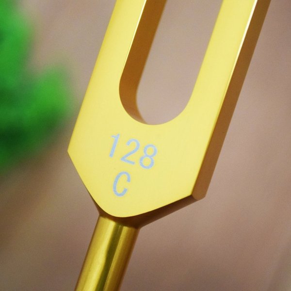 【ゴールド】 音叉 おんさ チューナー 128Hz チューナー ヒーリング 癒し 瞑想 リラックス マレット/収納ポート/六角レンチセット 全国送料無料 パッケージ内容 ・音叉x1 ・マレットx1 ・収納ポートx1 ・六角レンチx1 カラー...